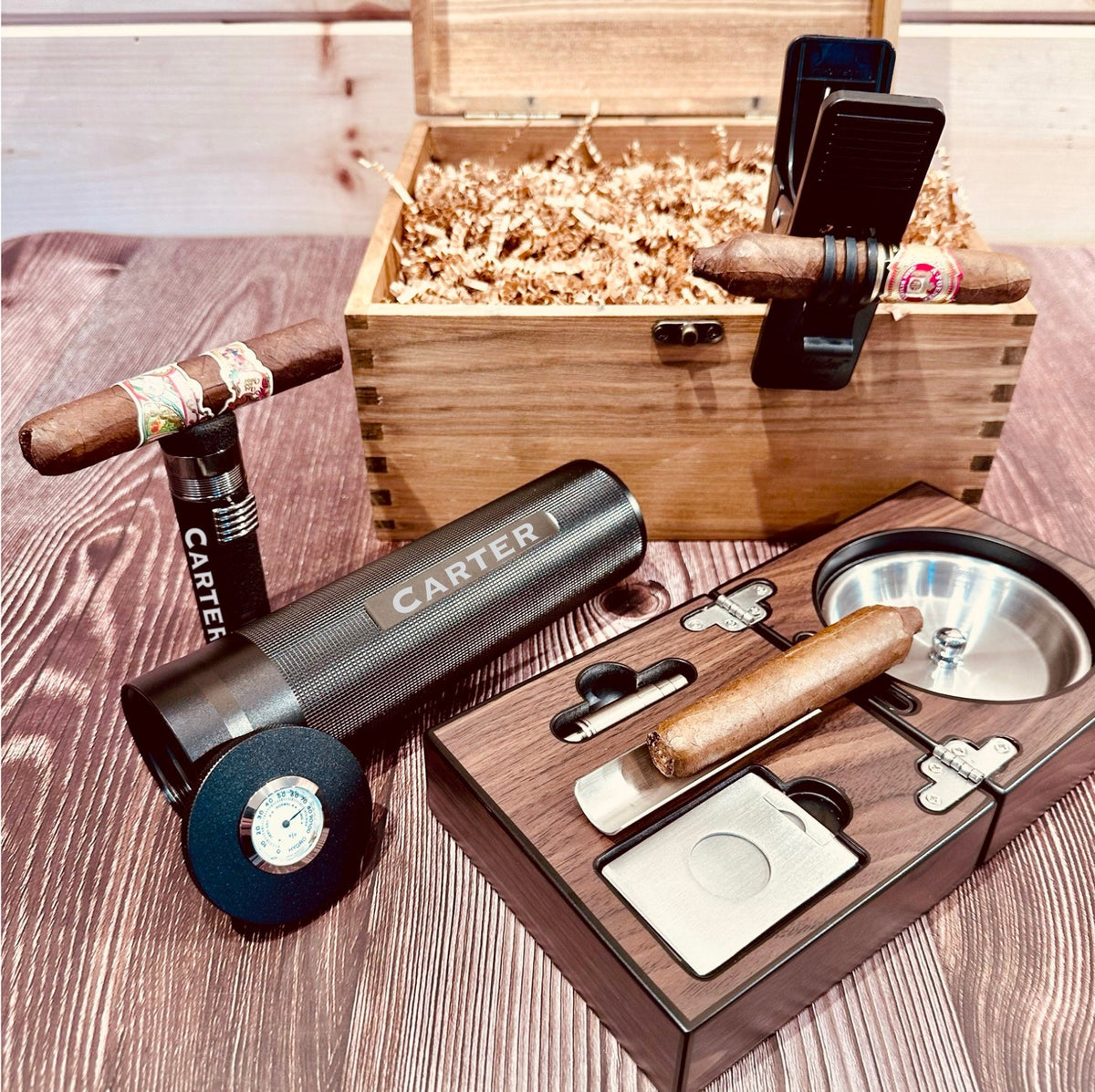 Deluxe Cigar Gift Set with Ash Tray, Travel Case, Cigar Clip in Personalized Box - Groovy Cigars